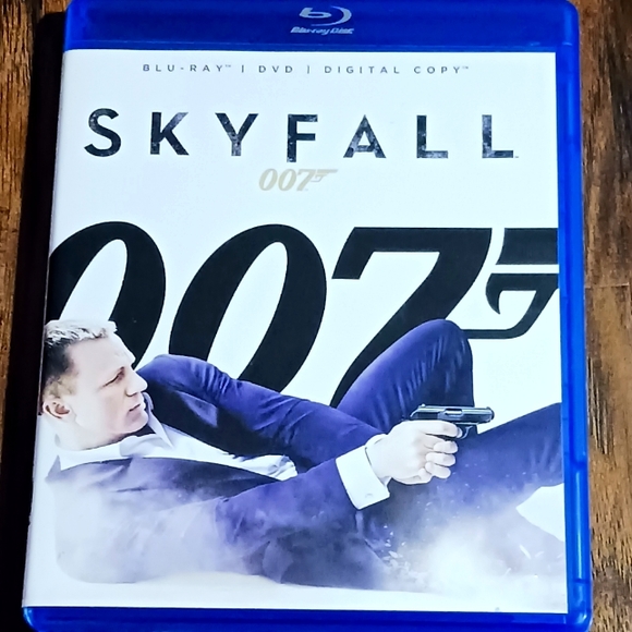 MGM | Media | Skyfall 07 On Bluray Daniel Craig | Poshmark